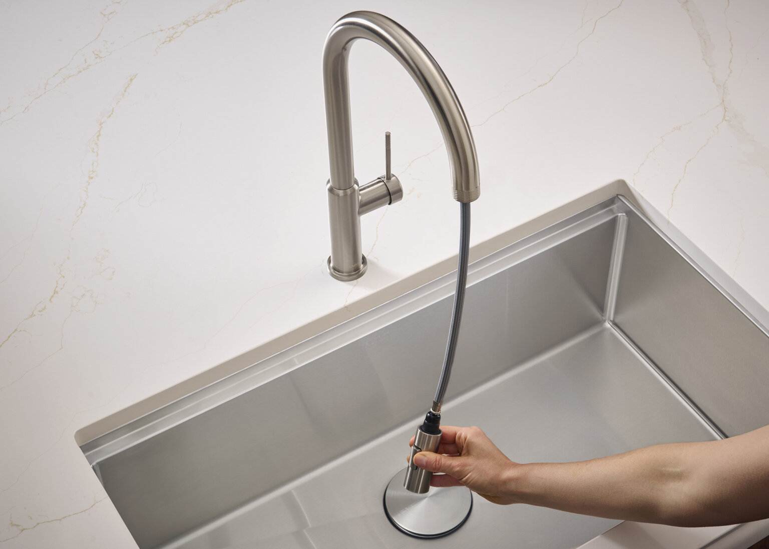 Ruvati Vestia Single Handle Pull Down Kitchen Faucet Knurling ...